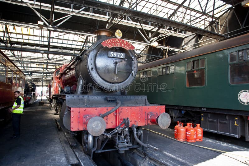 Hogwarts Express editorial photo. Image of steam, engine - 171586861