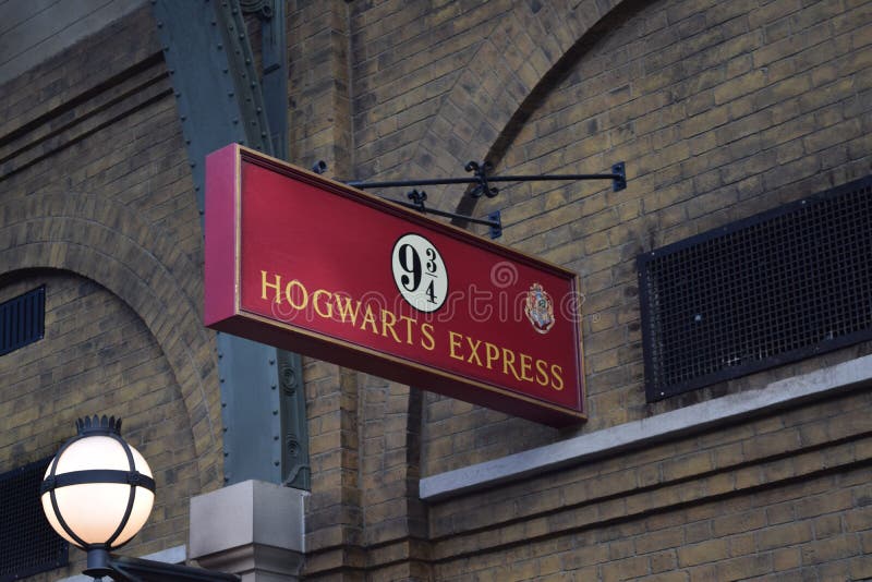 Hogwarts Express Platform 9 3 4 Sign Editorial Stock Photo - Image of ...