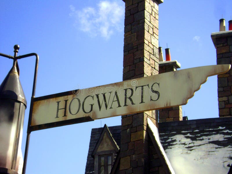 Hogwarts Sign editorial stock image. Image of magic, reflect - 25636734