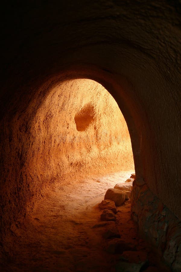 Hol van Holbewoner stock afbeelding. Image of grot, graf - 260445