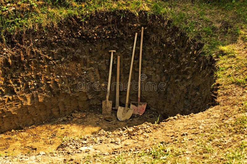 Shovel in hole for pond stock image. Image of pond, earth - 15914103
