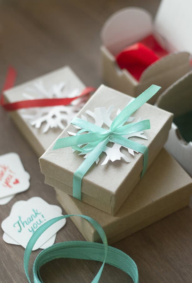 Holiday Gift Wrapping, Gift Box, Packaging Process, Packaging Materials ...