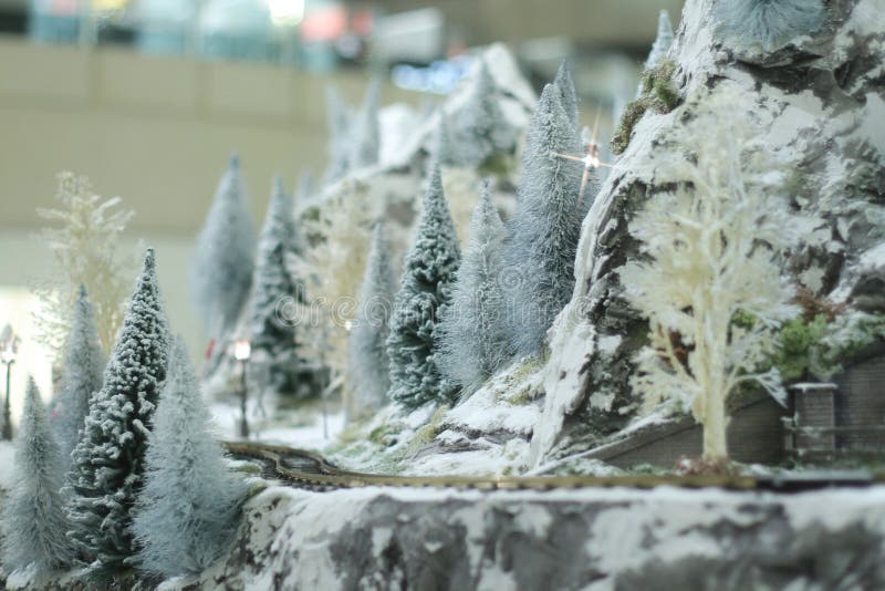A Holiday Model Train Scene at the Mall Editorial Photography - Image ...