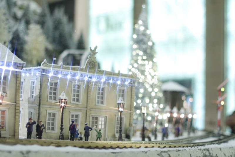 A Holiday Model Train Scene at the Mall Editorial Photography - Image ...