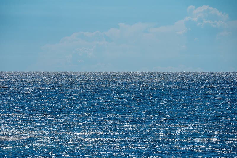 Holizontal Glitter - Glossy Sunlight Reflexion in the Sea Line and Open ...