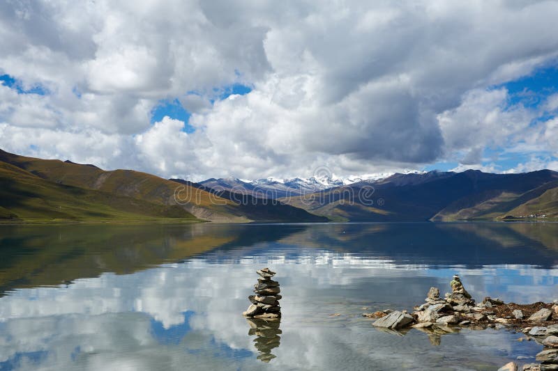 Holly Lake Yang Zuo Yong Co Stock Photo - Image of asia, tarn: 27614426