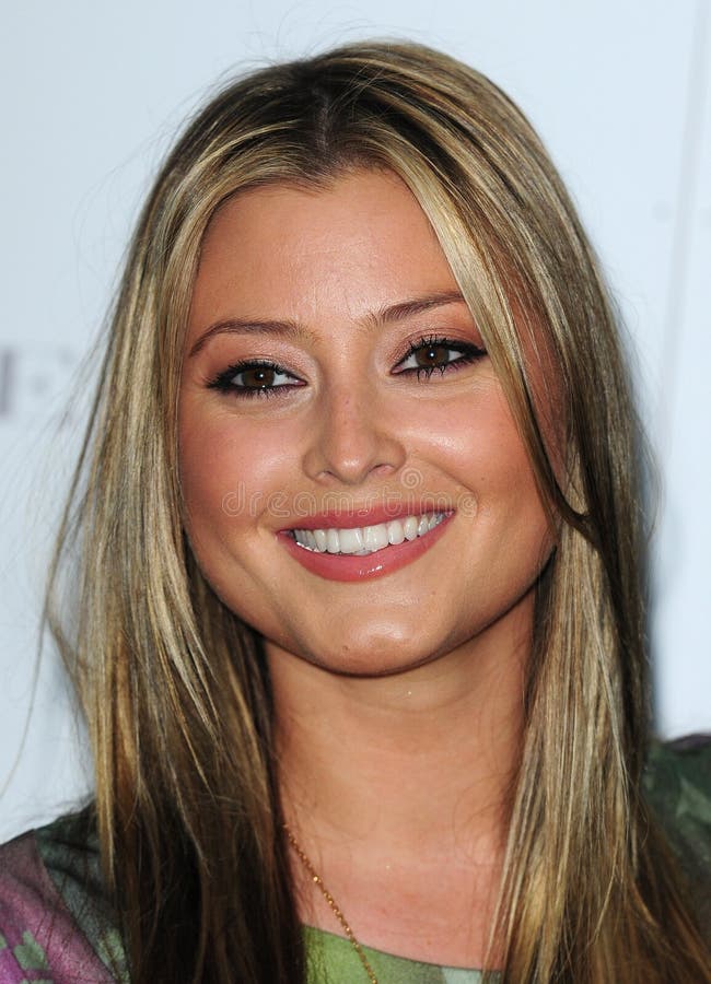 Holly Valance's Instagram, Twitter & Facebook on IDCrawl