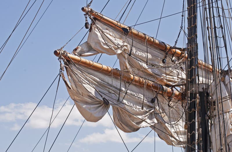 Holme Mit Takelung Eines Windjammer Stockfoto - Bild von takelung ...