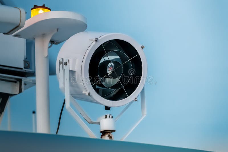 Holofote em um navio foto de stock. Imagem de energia - 20677570