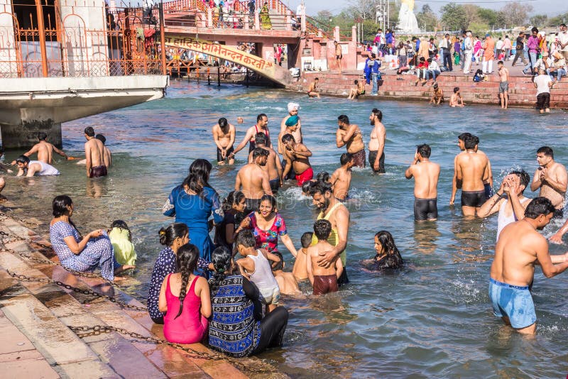 Holy bath in the Ganges editorial stock image. Image of asia - 96190189