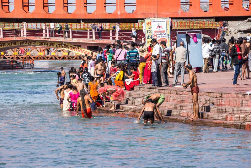 Holy bath in the Ganges editorial stock photo. Image of india - 96190333