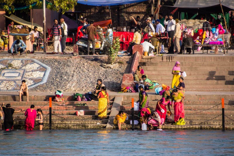 Holy bath in the Ganges editorial photography. Image of worship - 96404277