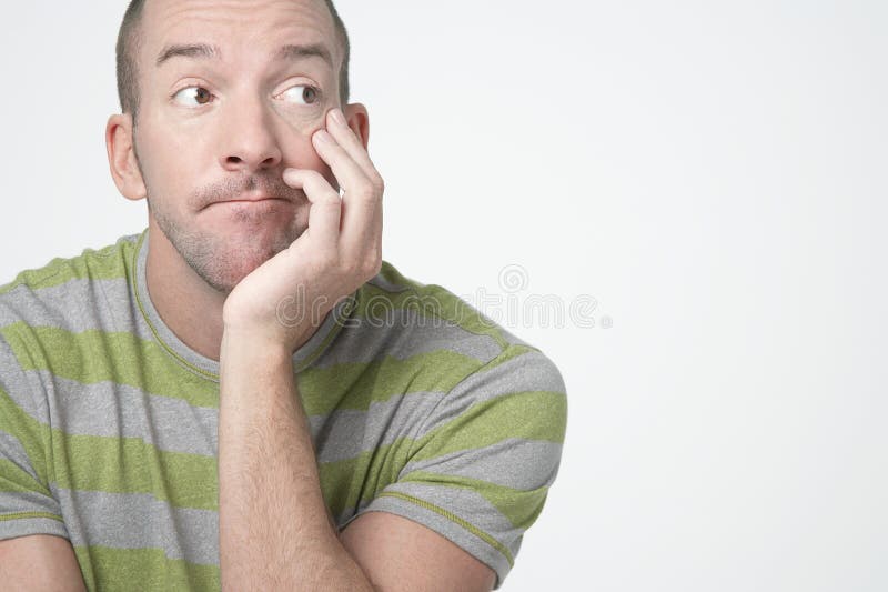 Hombre Aburrido Mirando De Lado Foto de archivo - Imagen de barbilla ...