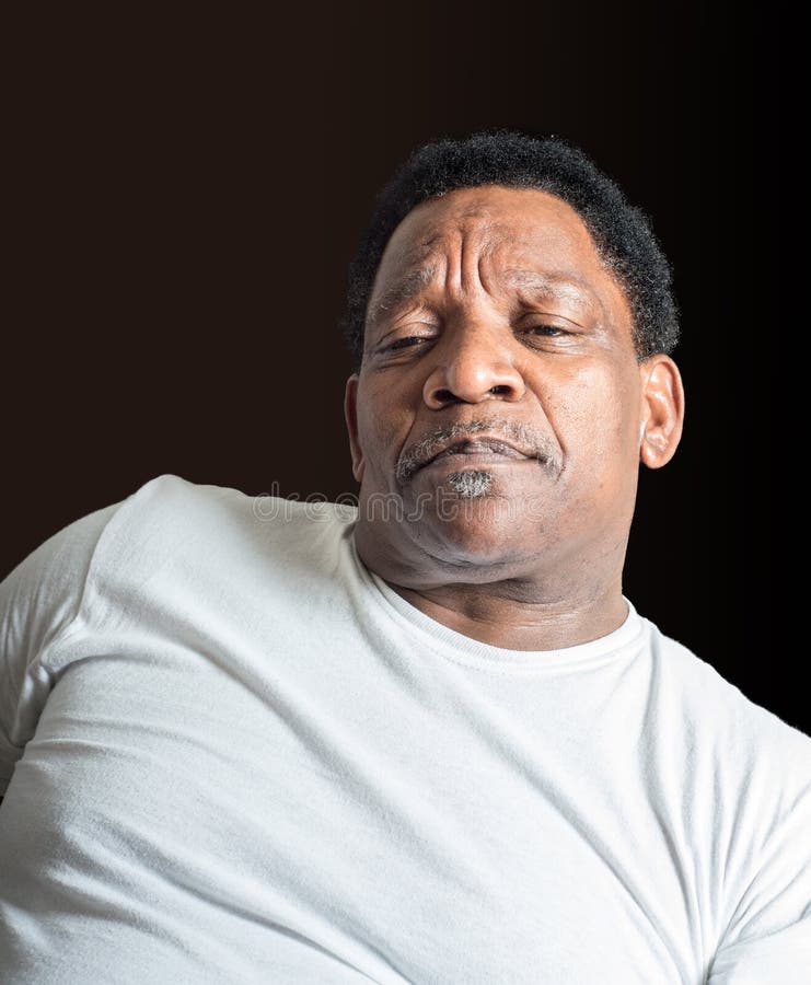 Hombre Con La Expresión Pensativa Imagen de archivo - Imagen de perfil ...