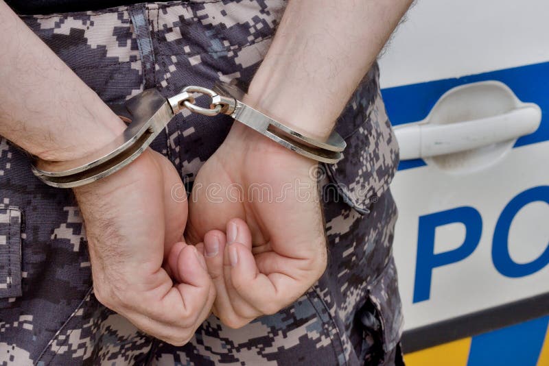 Hombre Arrestado Y Esposado Foto de archivo - Imagen de justicia ...
