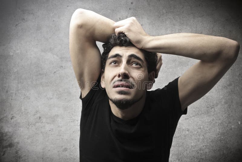 Hombre asustado imagen de archivo. Imagen de mano, tristeza - 27883381