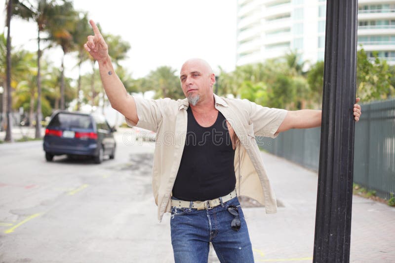 Ancianos Calvos Borrachos Que Toman Una Siesta En La Tabla Imagen de ...