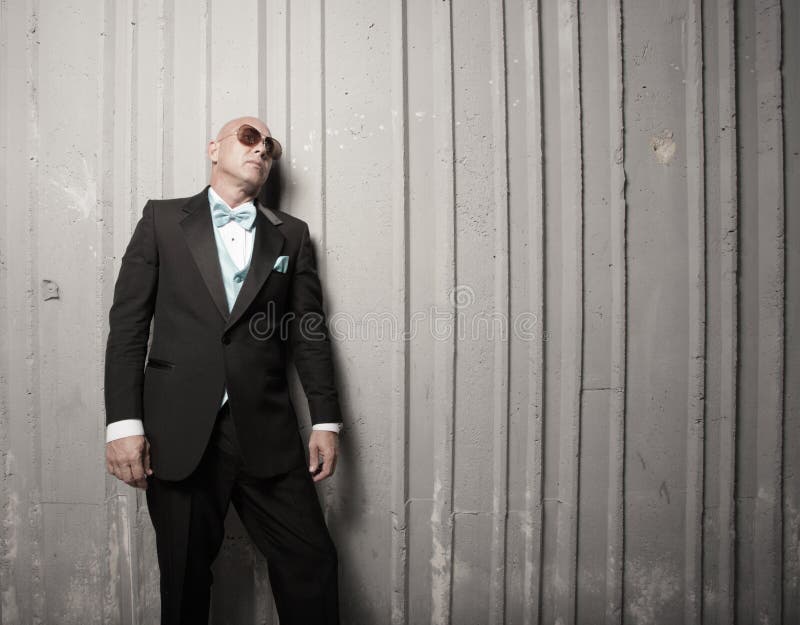 Hombre calvo en un juego imagen de archivo. Imagen de persona - 11320751