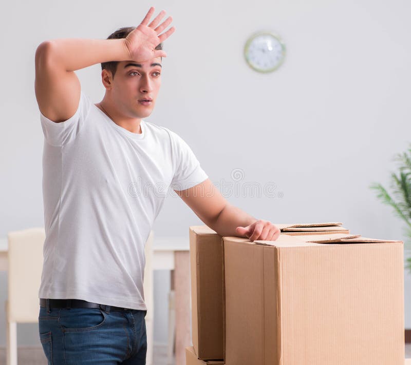 Hombre Cargando Cajas En Casa Foto de archivo - Imagen de entrega ...