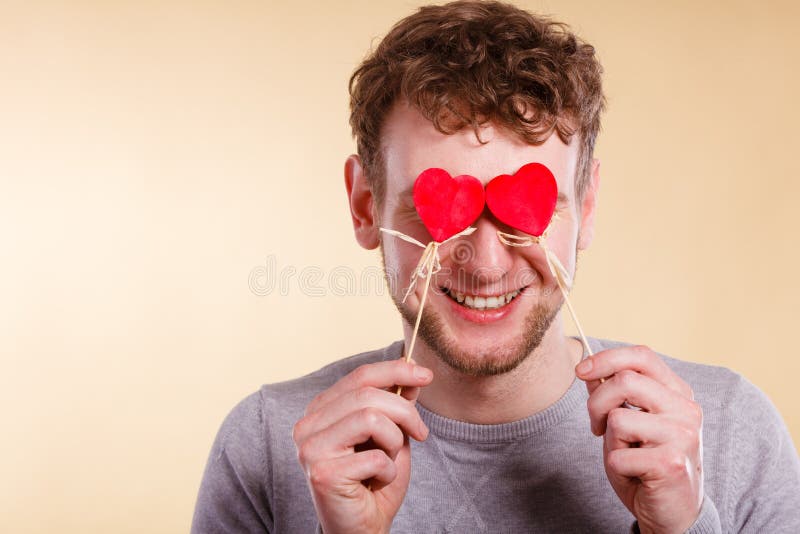 Hombre cegado por el amor foto de archivo. Imagen de hombre - 99655772