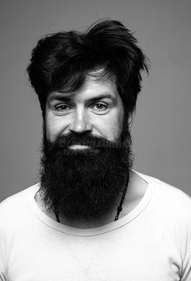 Hombre Con Barba Sonriente. Retrato De Hombre Barbudo. Imagen de ...