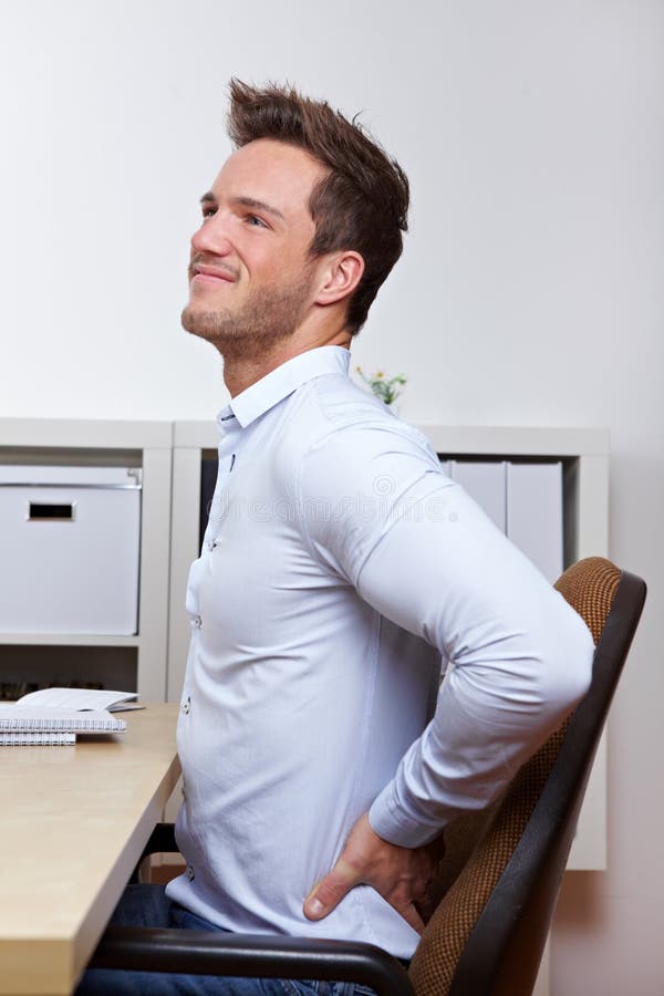 Hombre De Negocios Con Dolor De Espalda Imagen de archivo - Imagen de ... Hombre De Negocios Con Dolor De Espalda Imagen de archivo - Imagen de ...