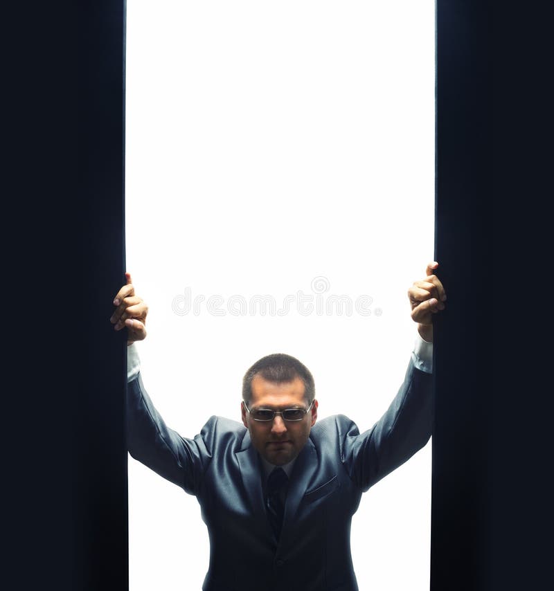 Hombre De Negocios Confiado Que Viene Imagen de archivo - Imagen de ...