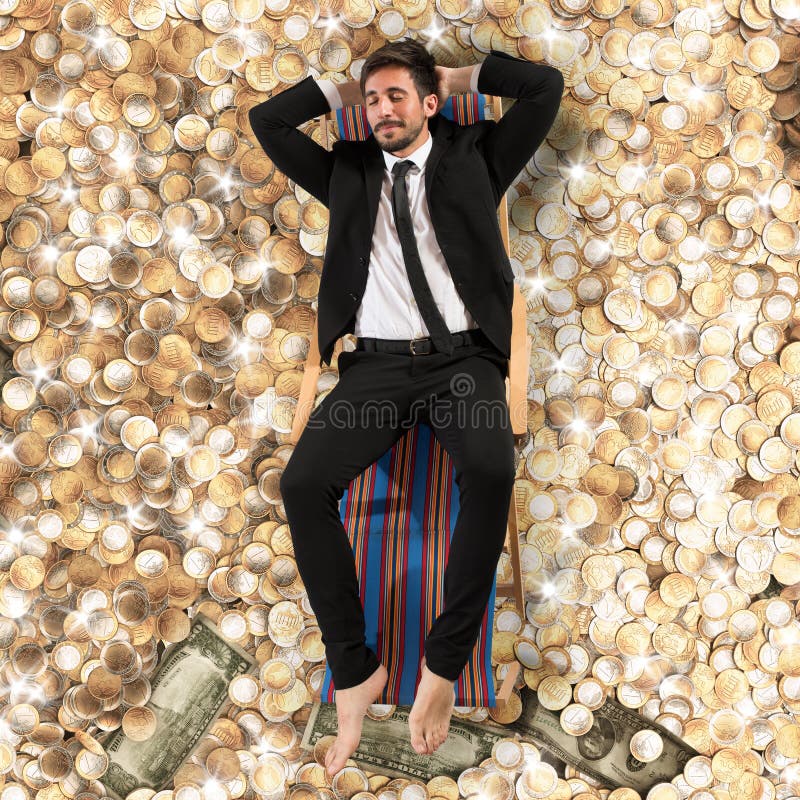 Hombre De Negocios Despreocupado Con Los Brazos Extendidos Imagen de ...