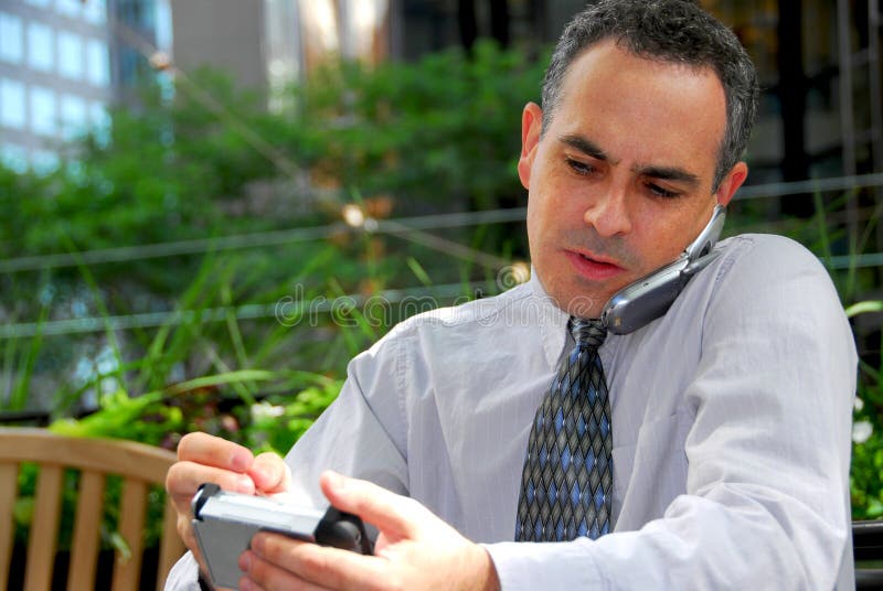 Hombre de negocios ocupado foto de archivo. Imagen de negocios - 1083492