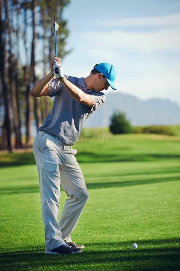 Hombre del tiro de golf foto de archivo. Imagen de huelga - 36517114