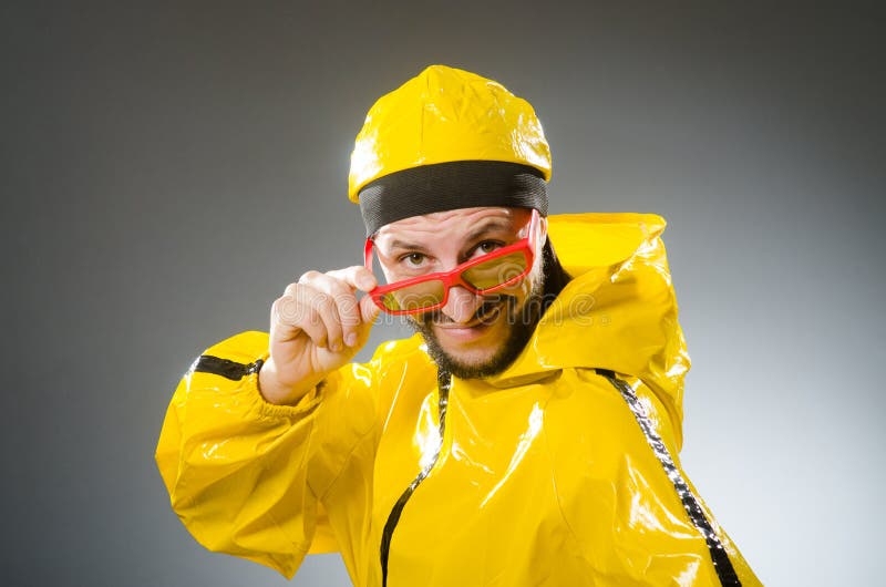 Hombre Divertido Que Lleva El Traje Amarillo Foto de archivo - Imagen ...