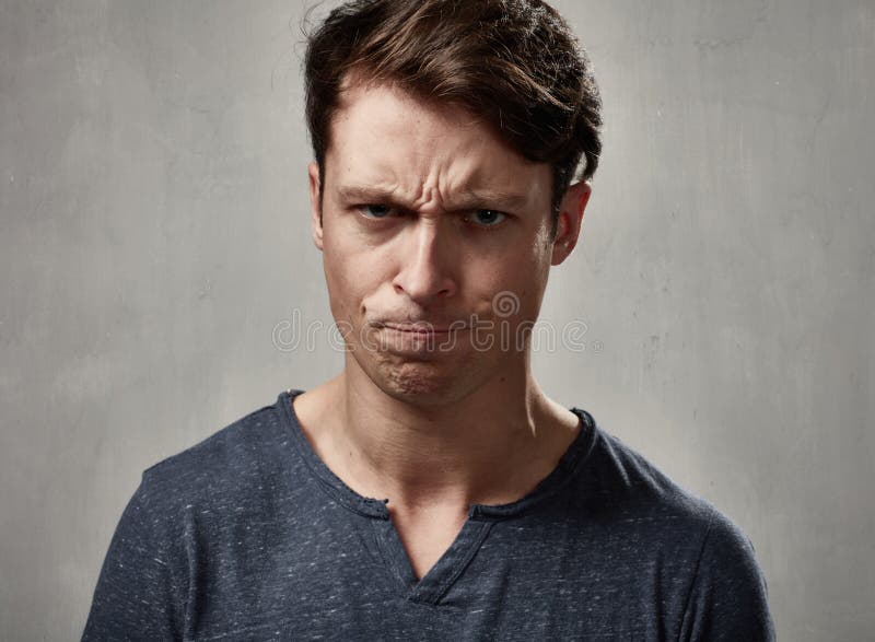 Hombre enojado imagen de archivo. Imagen de oscuro, enojado - 81713575