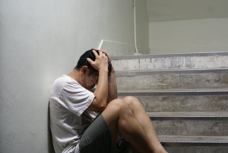 Hombre frustrado solo imagen de archivo. Imagen de abajo - 6429121