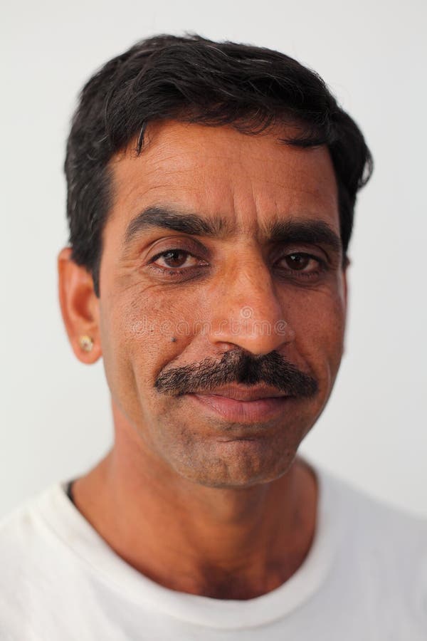 Hombre indio con estilo imagen de archivo editorial. Imagen de earing ...