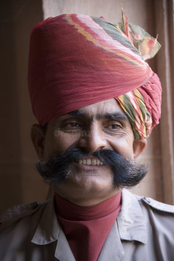 Hombre indio en Rajasthán fotografía editorial. Imagen de sonriente ...