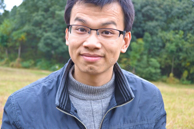 Hombre joven confidente foto de archivo. Imagen de blanco - 22634596