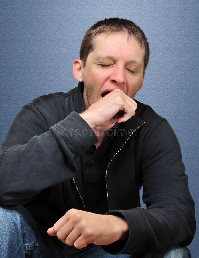 Hombre joven de bostezo foto de archivo. Imagen de hombre - 6829522