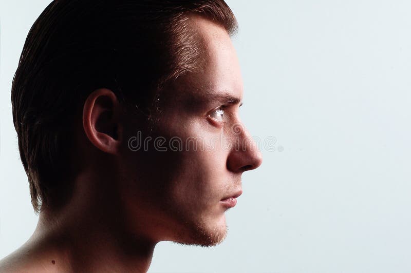 Cara Del Perfil Del Hombre Joven En Gris Foto de archivo - Imagen de ...