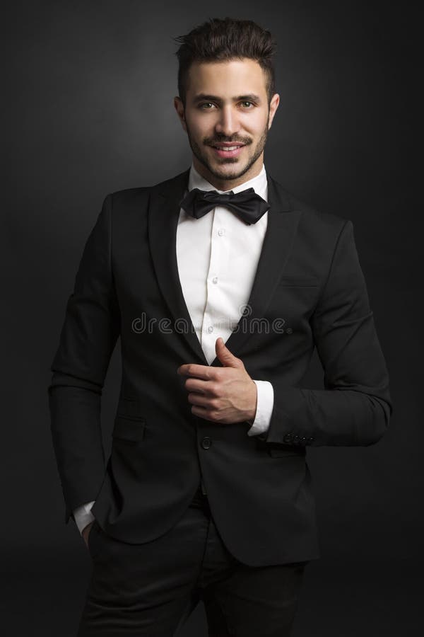 Hombre Latino Que Lleva Un Smoking Foto de archivo - Imagen de calma ...