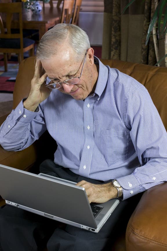 Hombre mayor foto de archivo. Imagen de cristales, hombre - 1909444
