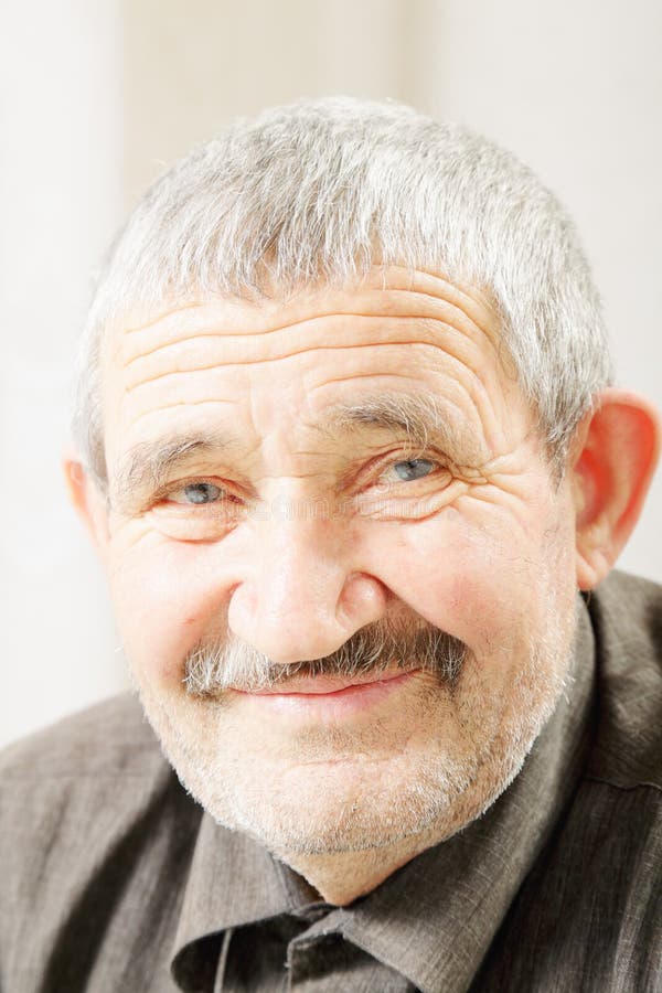 Hombre mayor contento foto de archivo. Imagen de persona - 19312084