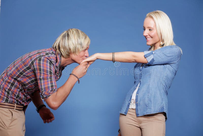 Sirva Besar La Mano De La Mujer. Imagen de archivo - Imagen de beso ...