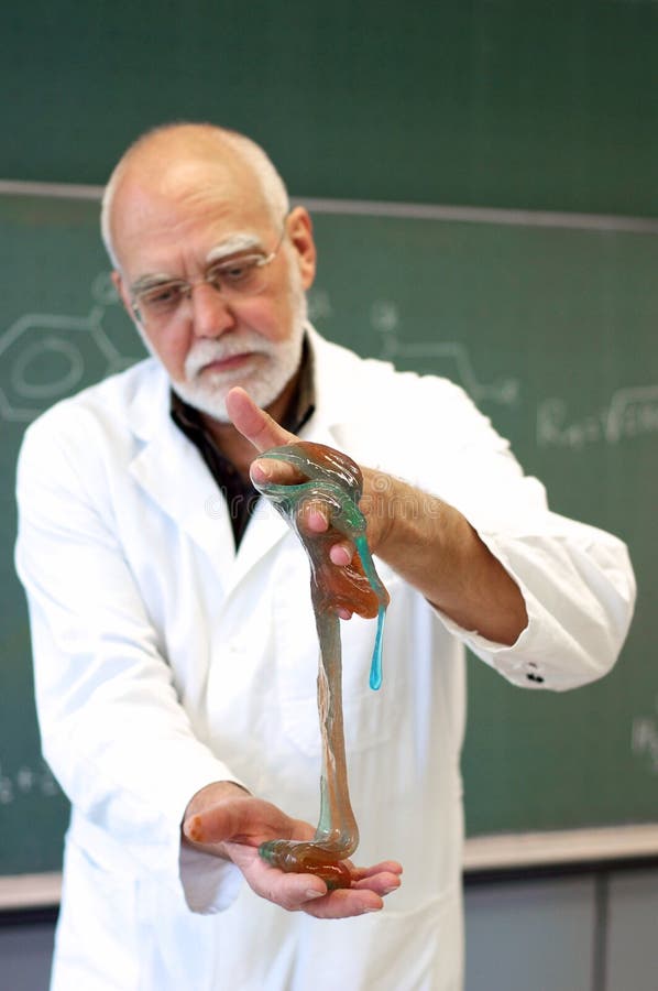 Hombre Que Experimenta Con Un Moco Foto de archivo - Imagen de ciencia ...