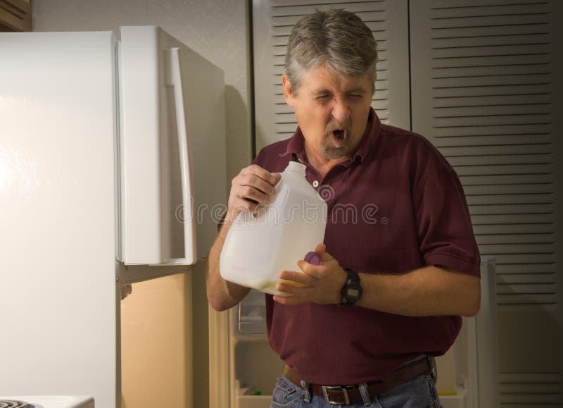 Manzana Putrefacta Estropeada Aislada En El Fondo Blanco Imagen de ...