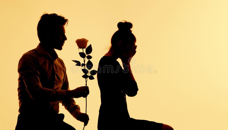 Hombre Que Intenta Disculparse Su Esposa Foto de archivo - Imagen de ...