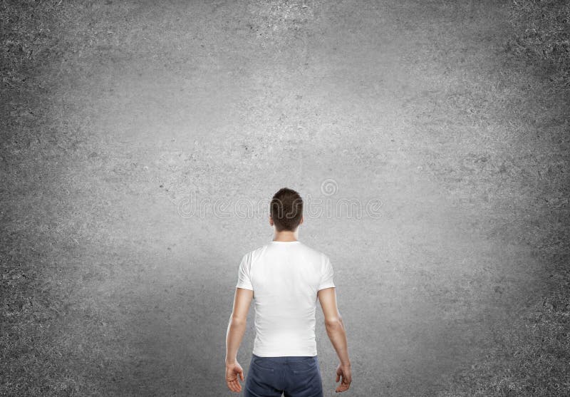Hombre que retrocede imagen de archivo. Imagen de color - 31847065