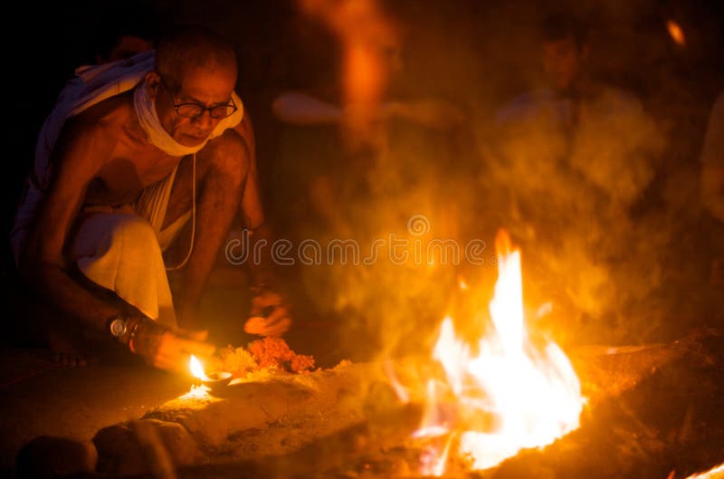 Hombre santo indio imagen de archivo editorial. Imagen de ritual - 22724664