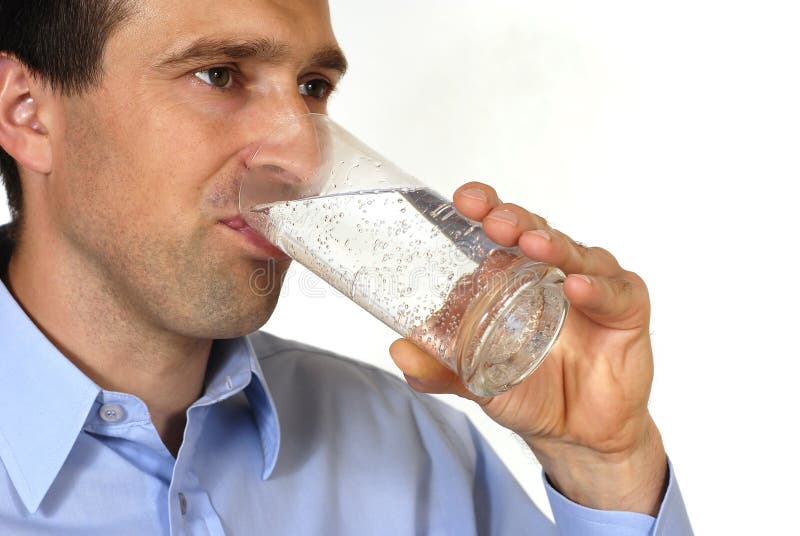 Hombre sediento imagen de archivo. Imagen de cristal - 14967527