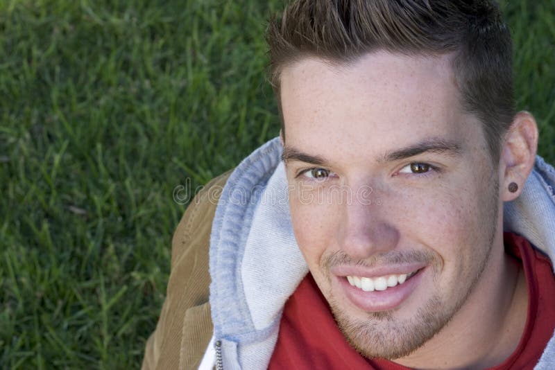 Hombre sonriente imagen de archivo. Imagen de adolescencias - 279733
