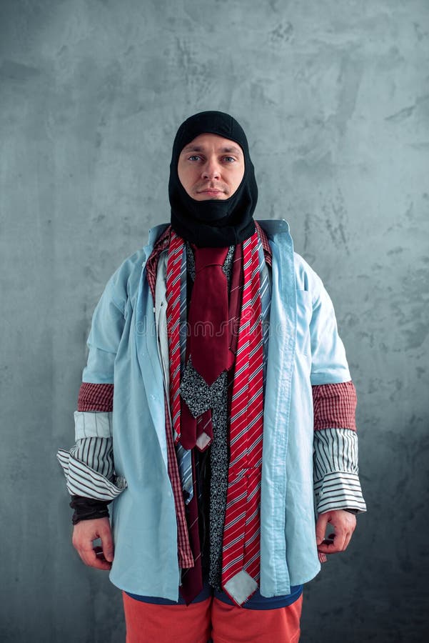 Hombre Vestido En Mucha Ropa Imagen de archivo - Imagen de agotado ...